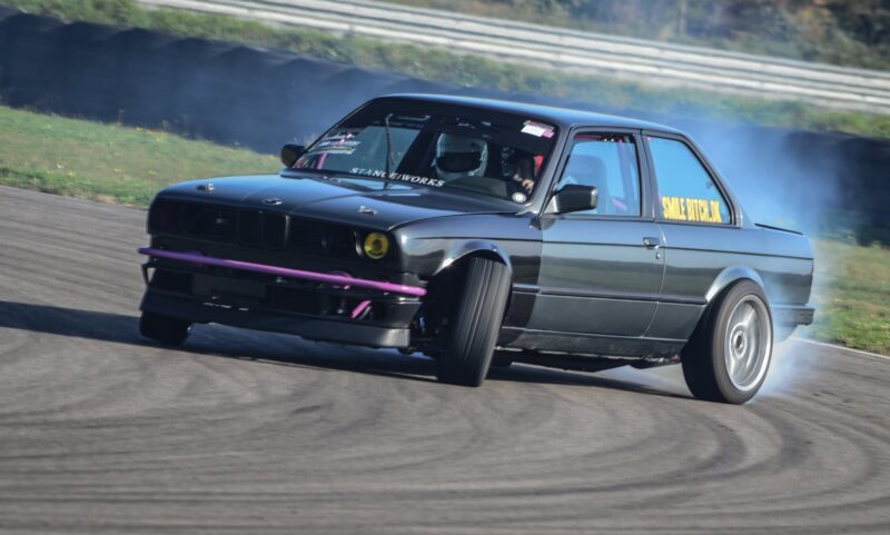 Snap Oversteer Explained: What Is It, What Causes It & How to Reduce It ...