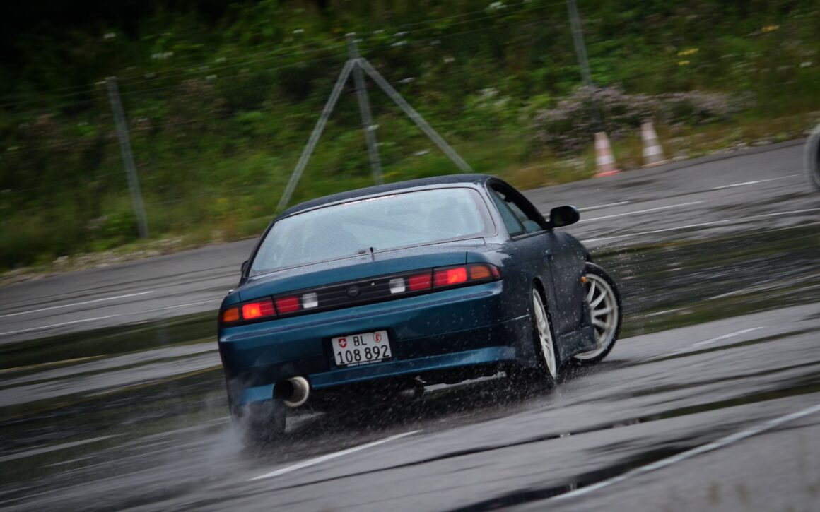 Snap Oversteer Explained: What Is It, What Causes It & How to Reduce It ...