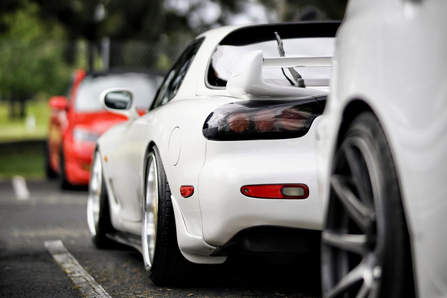 What Are Staggered Wheels? Definition, Benefits & Setup Details | Low ...