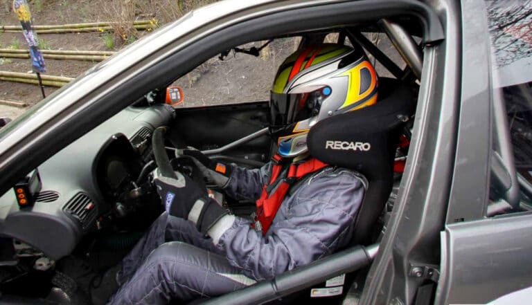 Best Racing Seats for Big Guys: Your Guide to Extra Wide | Low Offset