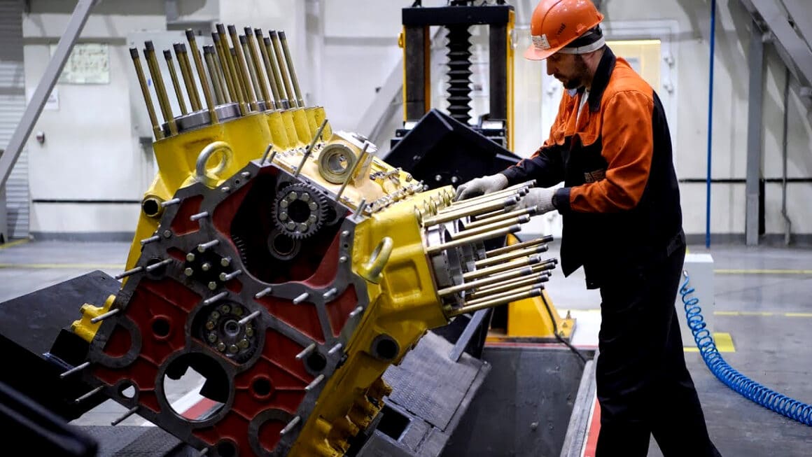 How Much Do Mechanics Make? Find Average Salaries Here | Low Offset