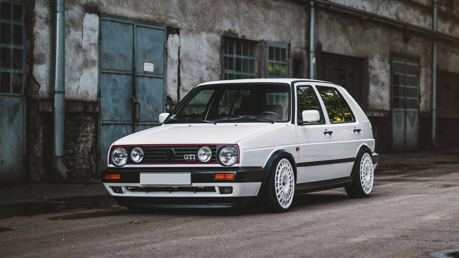 Best Classic Cars to Drive Daily | Low Offset