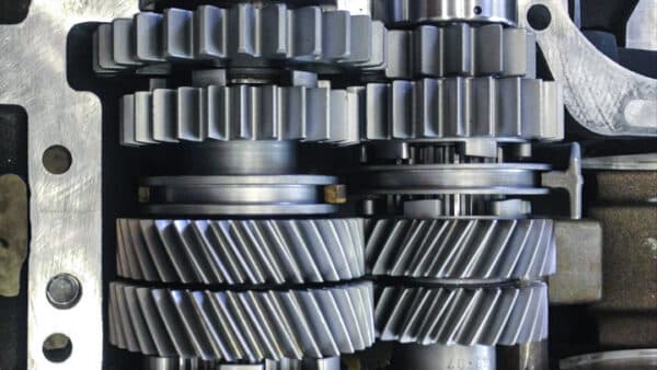 Helical vs Straight Cut Gears: Difference Explained | Low Offset