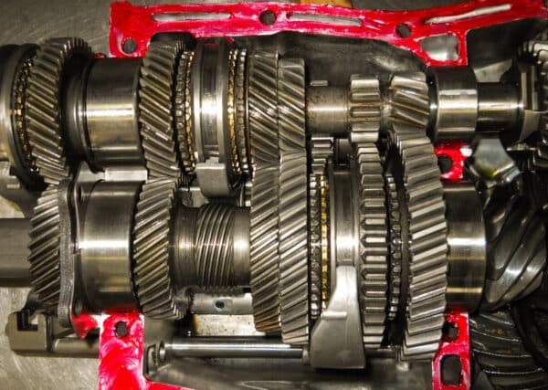 Helical vs Straight Cut Gears: Difference Explained | Low Offset