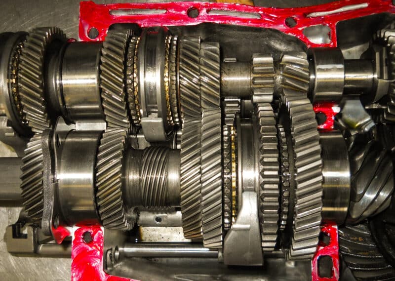 Helical vs Straight Cut Gears: Difference Explained | Low Offset