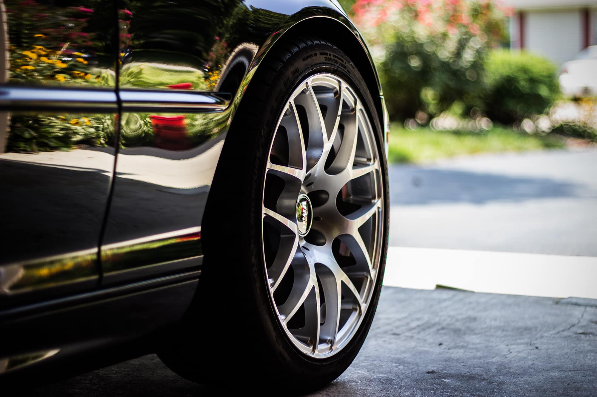 The Difference Between Low-Profile Tires & Regular Tires | Low Offset